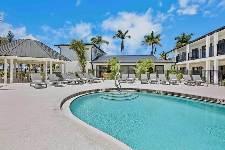 Tropic Isle At Anna Maria Island Inn - Anna Maria Island, FL