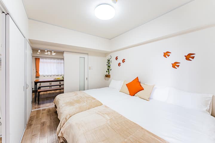 道後温泉駅徒歩10分/コンビニ徒歩4分/ベッド4台/41㎡/風呂トイレ別/洗濯機付き/一部屋貸切 - Matsuyama