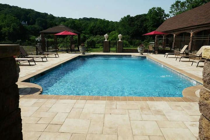 Chalet Inn & Suites Centerport - Northport, NY
