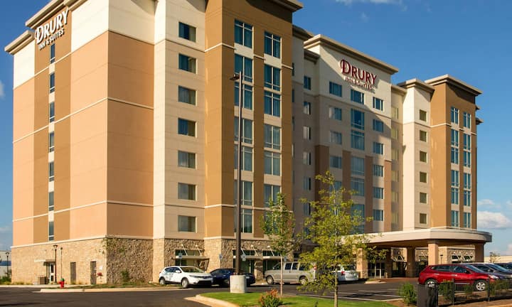 Drury Inn And Suites Cleveland Beachwood - Chagrin Falls, OH