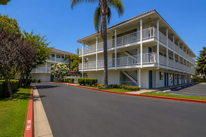Vagabond Inn Carpinteria North - Summerland, CA