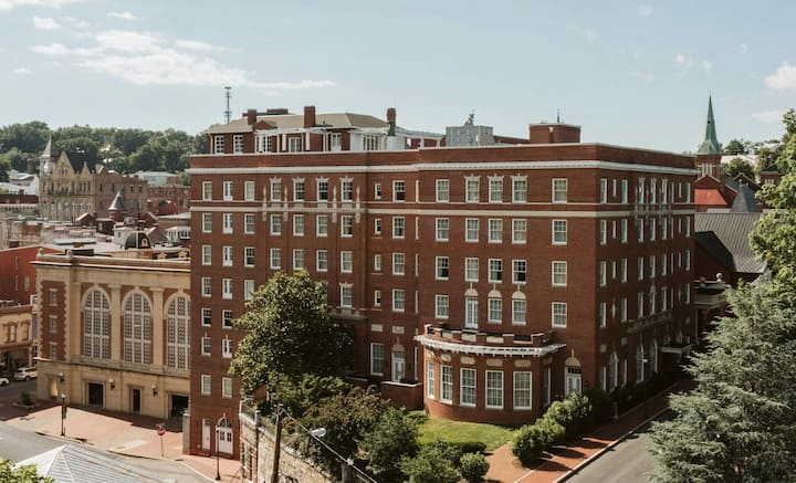 Hotel 24 South - Staunton, VA