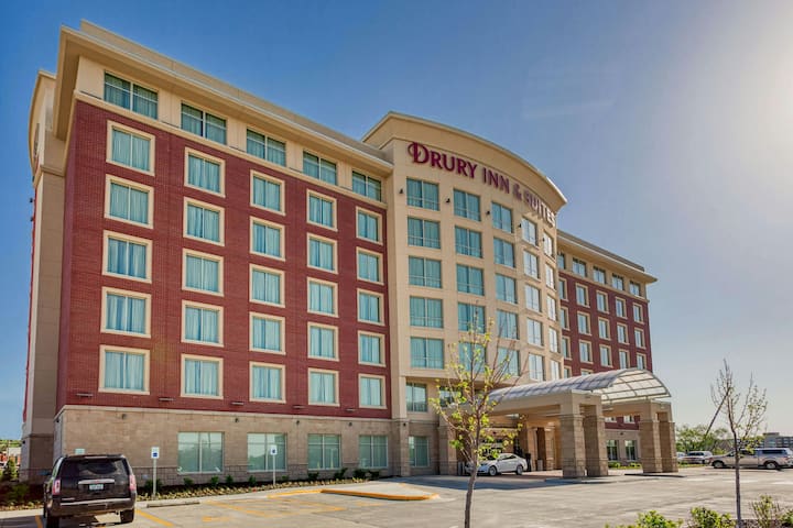 Drury Inn And Suites Iowa City Coralville - Iowa City, IA