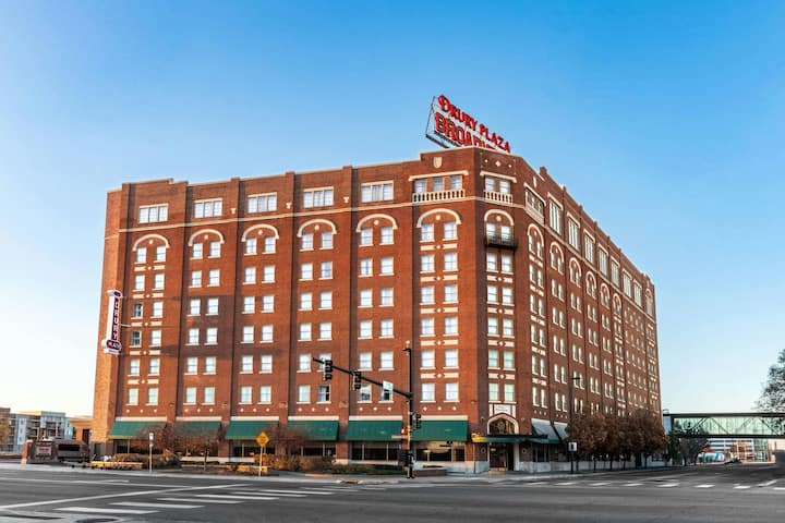 Drury Plaza Hotel Broadview Wichita - Wichita, KS