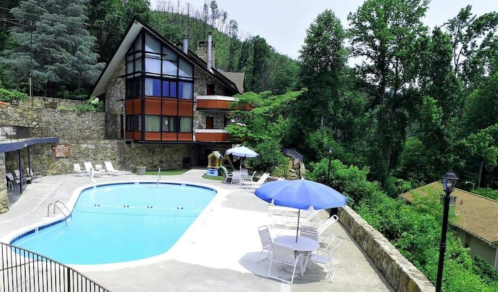 Fabulous Chalet Inn - Gatlinburg, TN
