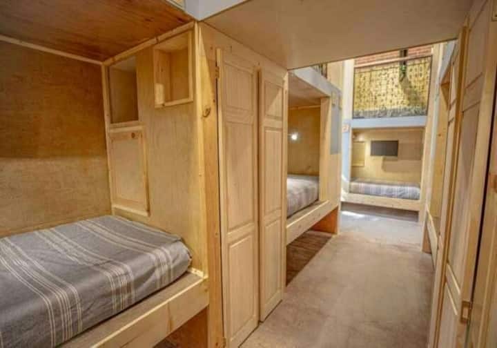 Social Stays - Downtown Santa Barbara Hostel - Santa Barbara, CA