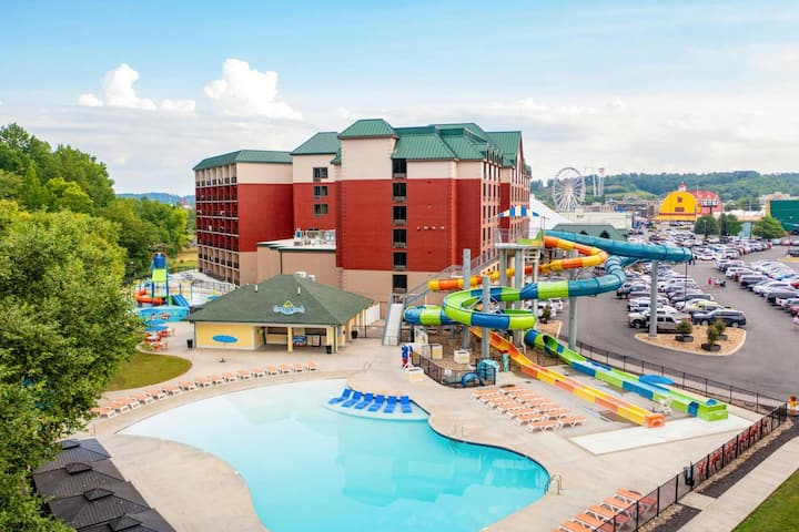 Country Cascades Waterpark Resort - Pigeon Forge, TN