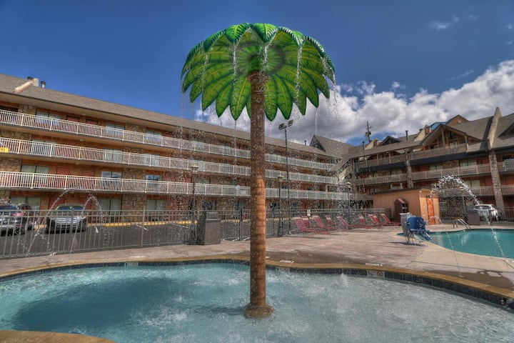 Crossroads Inn & Suites - Gatlinburg, TN