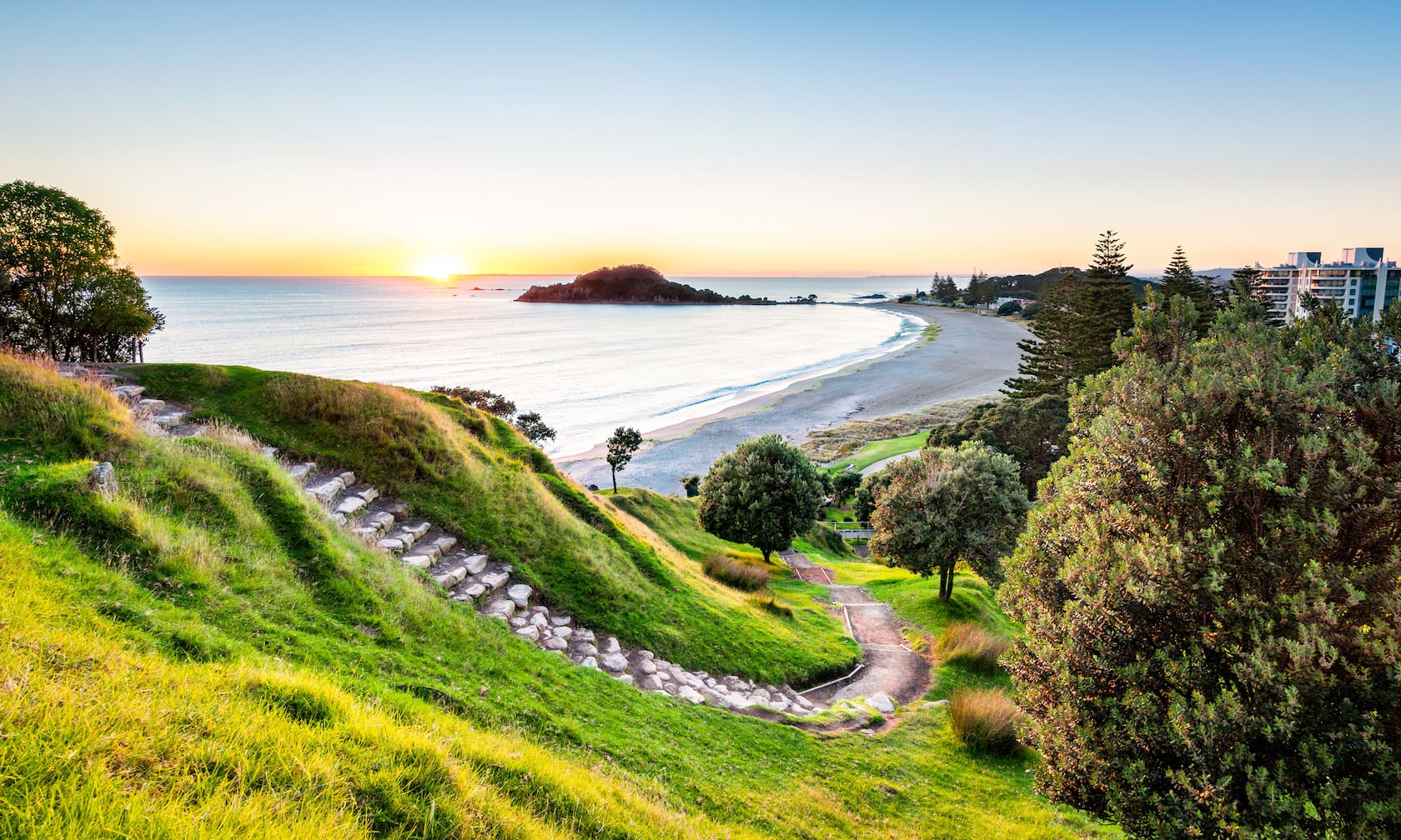 Lugares para hospedarte cerca de Baywave TECT Aquatic and Leisure ...