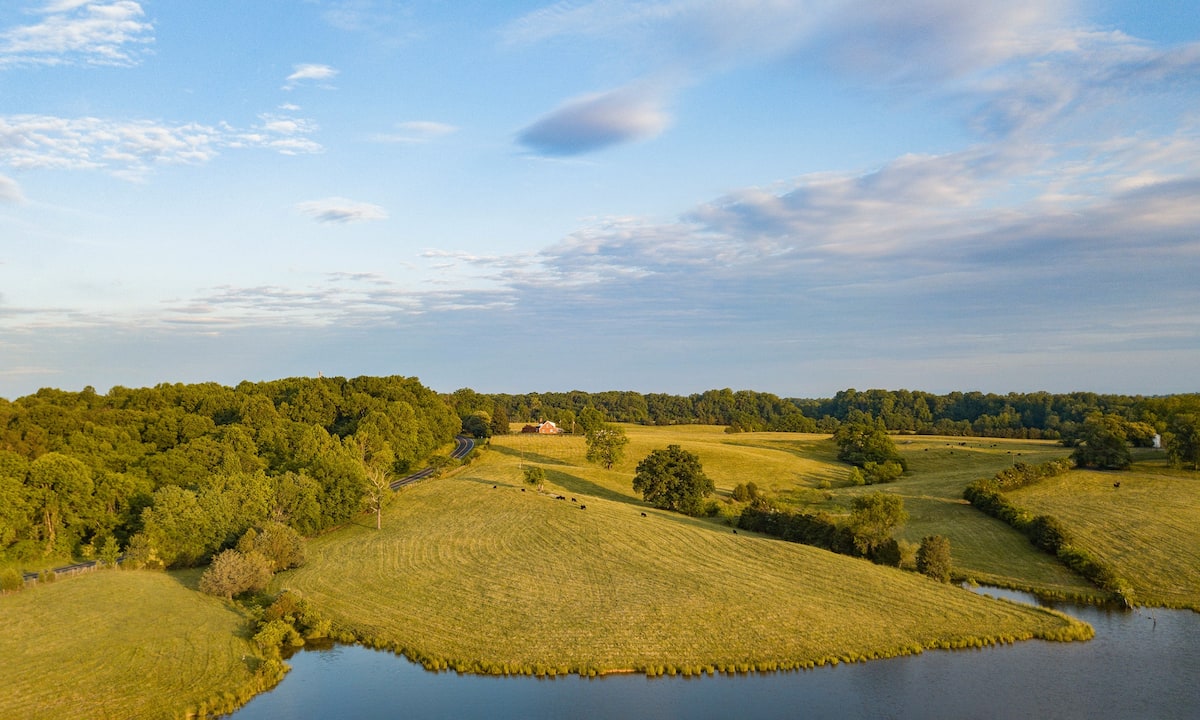 John Paul Jones Arena: alloggi vicini per il tuo soggiorno ...