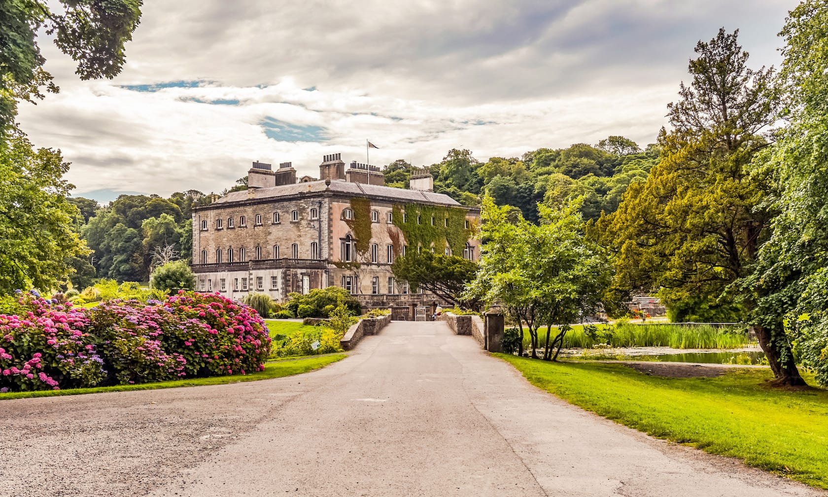 Places to stay near Kylemore Abbey in Kylemore Abbey - County Galway ...