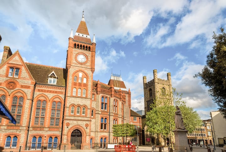 Reading, United Kingdom Holiday Rentals – Airbnb