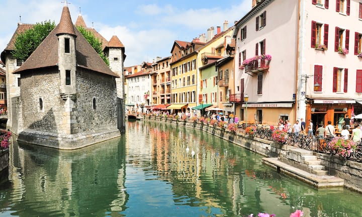Annecy : locations de maisons de vacances en bord de lac | Airbnb