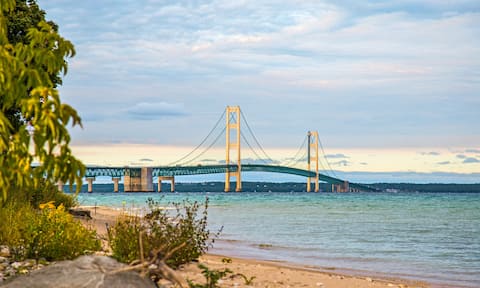 Lugares para quedarse cerca de Universidad de Míchigan del Norte en ...