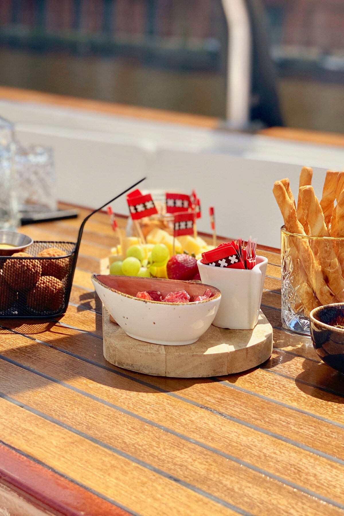 Cruise Amsterdam’s canals with onboard snacks · ★4.94