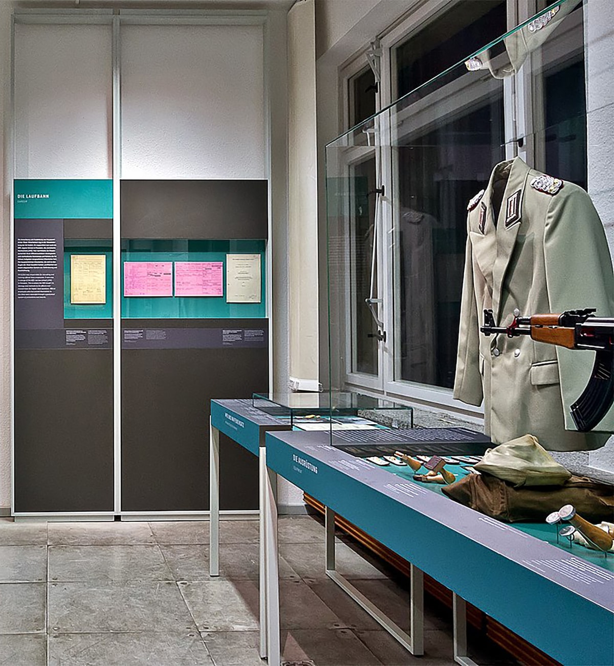 Bring to light Stasi surveillance and GDR life · ★5.0