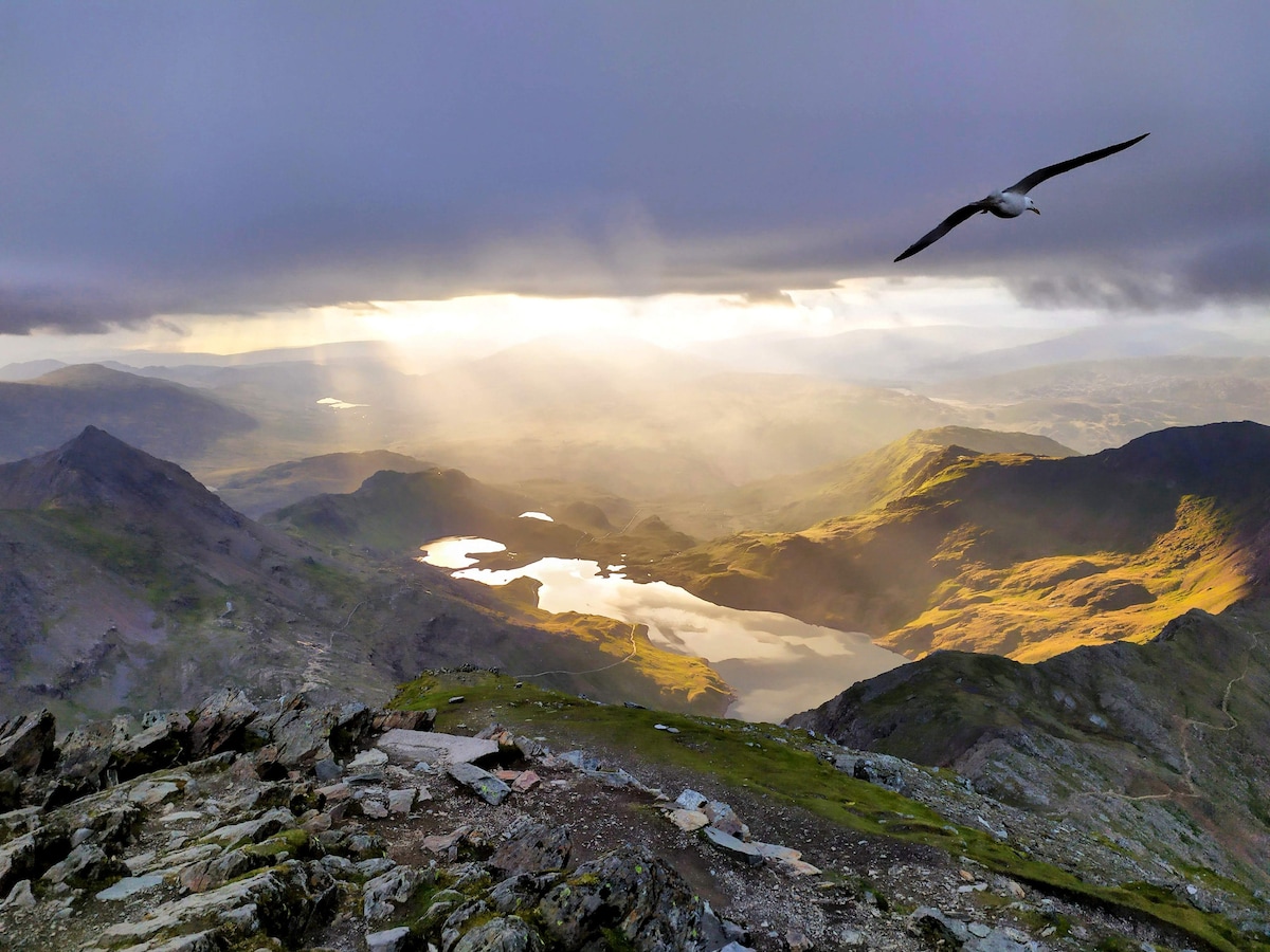 Hike Highest Mountain - Yr Wyddfa - Snowdon