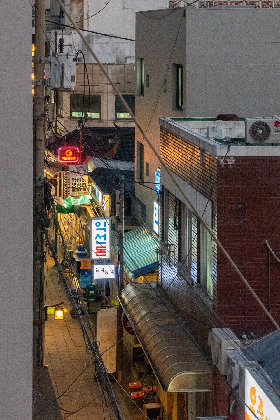 Seoul Night Food Tour: Insadong to GwangjangMarket