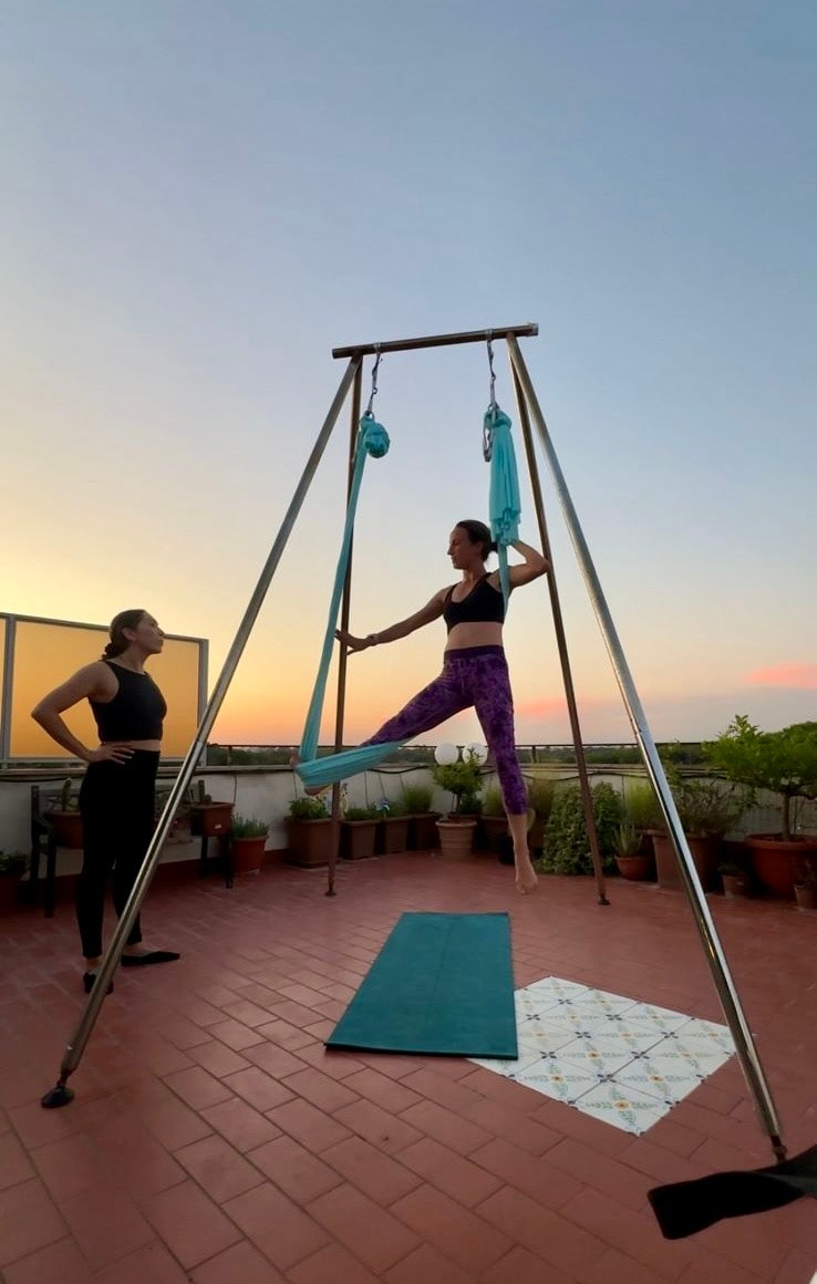 Fly with Giulia: aerial yoga, hoop and fabrics