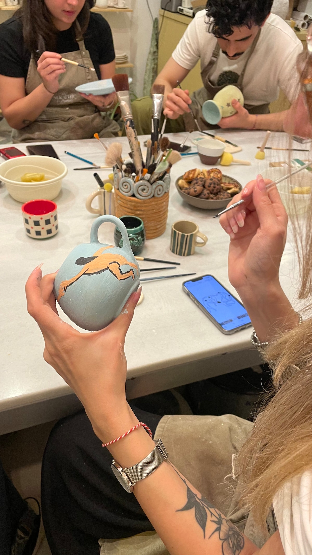 Paint ready-made ceramics, express your colors
