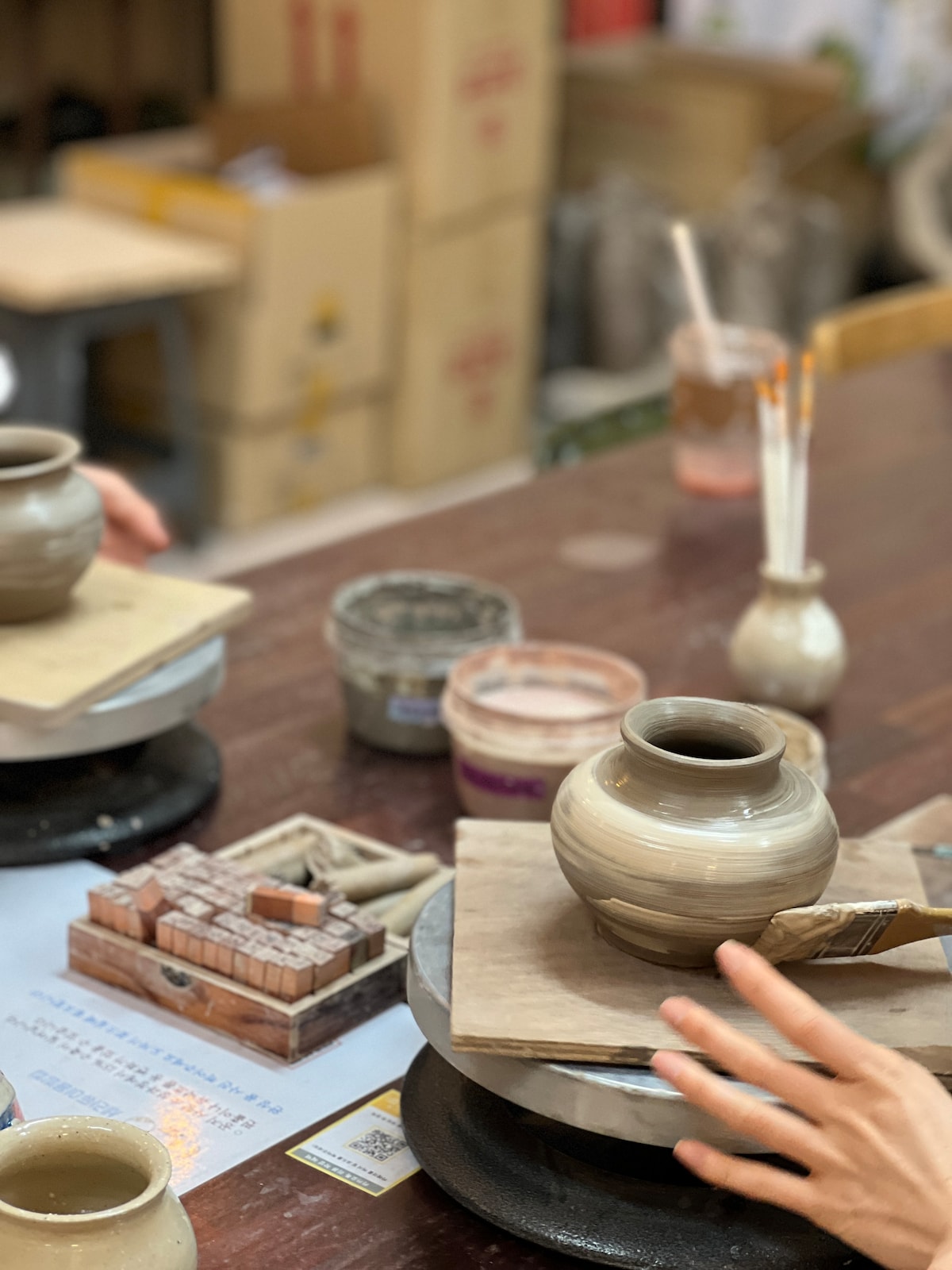 Making a Korean traditional ceramic moon jar