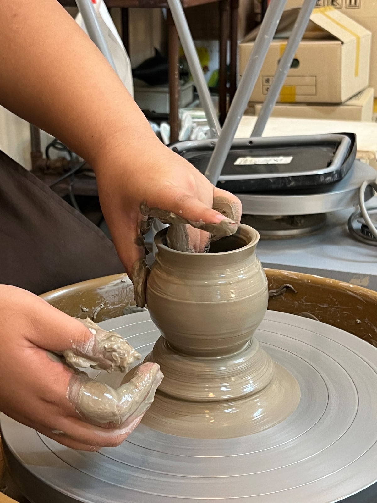 Making a Korean traditional ceramic moon jar