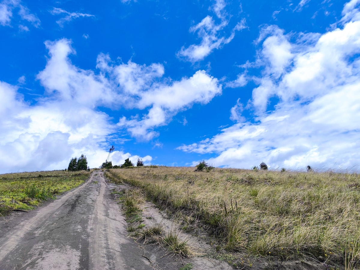 Explore the Apus and ancient trails of Nitón