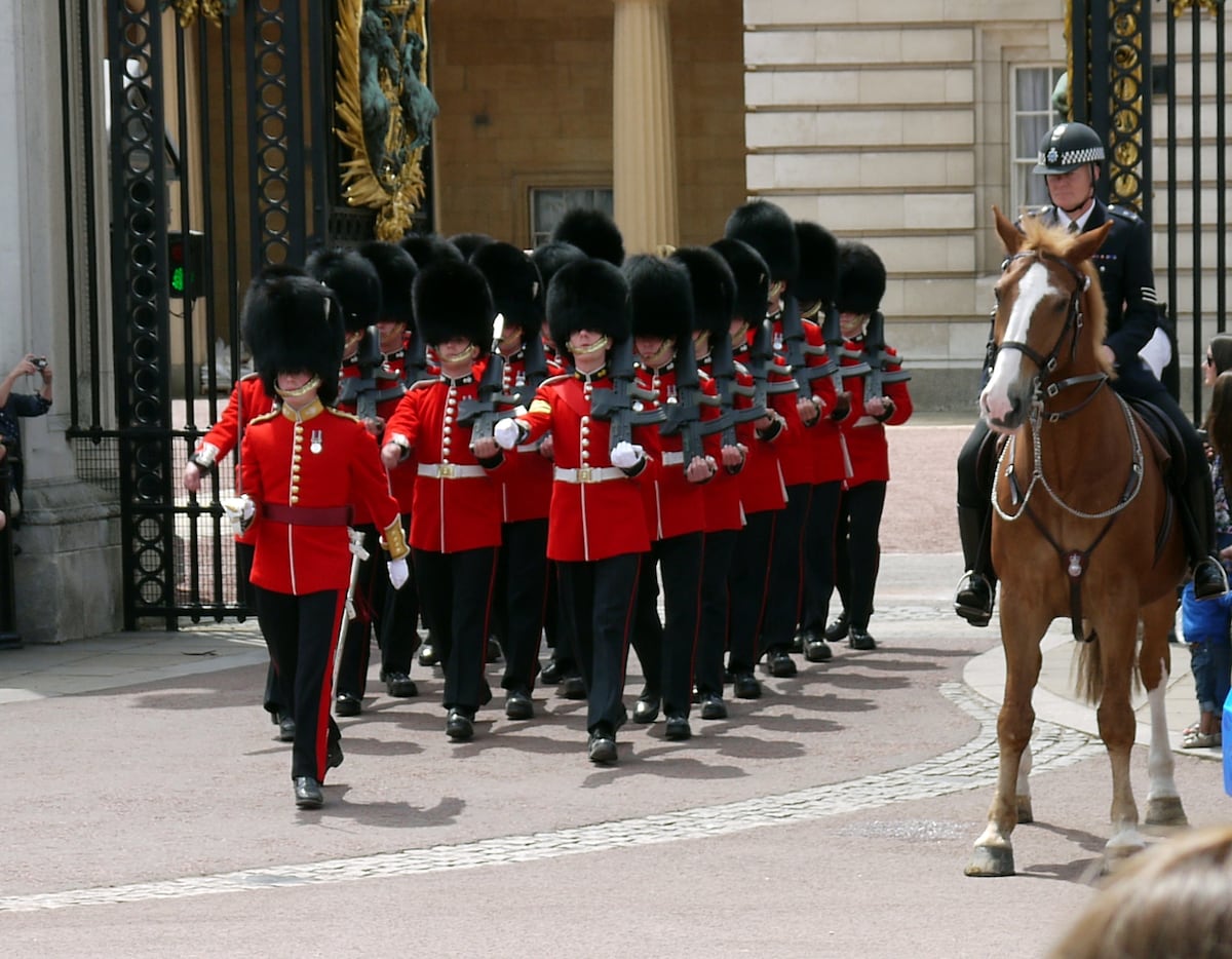 Tradições da realeza britânica: troca da guarda