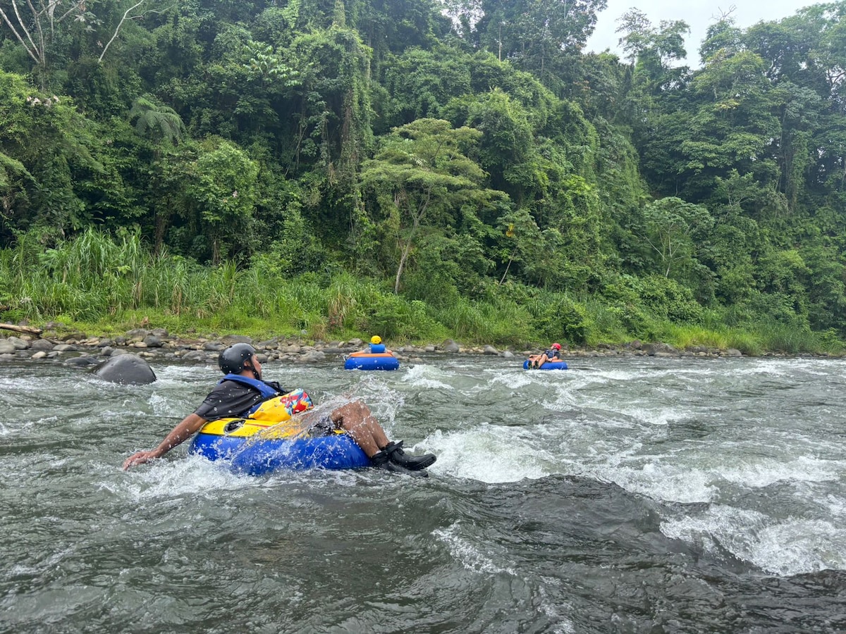Tubing en el río La Fortuna en Arenal · ★5.0