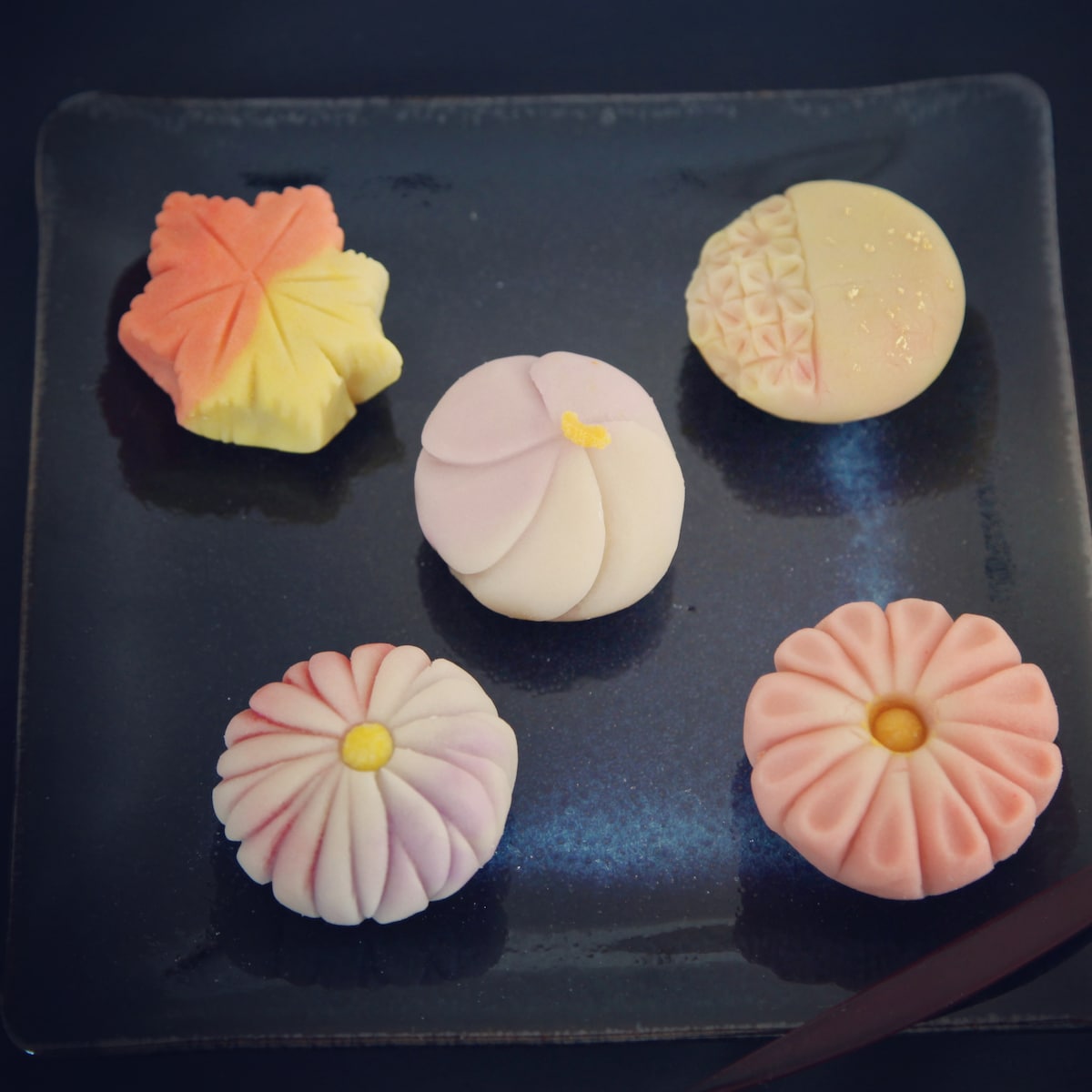 Make Japanese traditional sweets "Nerikiri"
