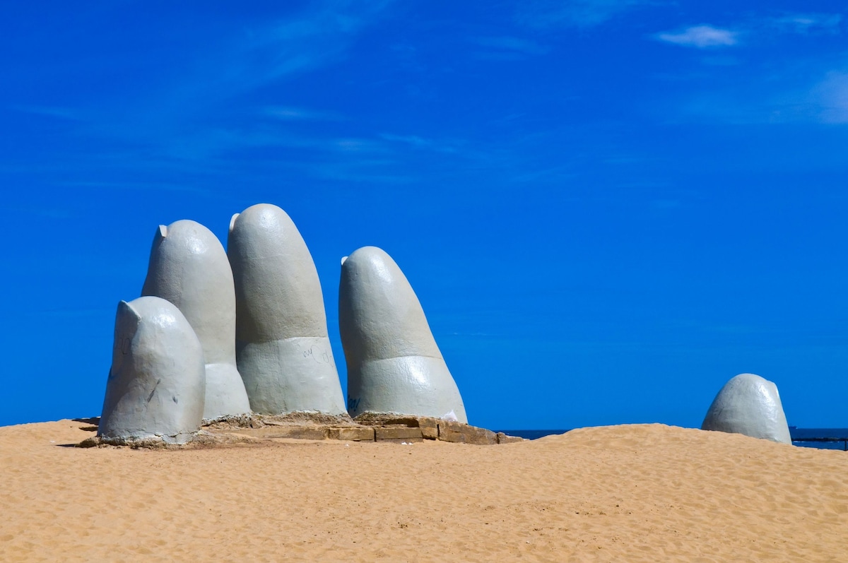 Discover Punta del Este on foot