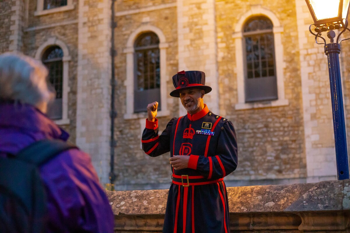 Torre de Londres fuera de horario con ceremonia de llaves