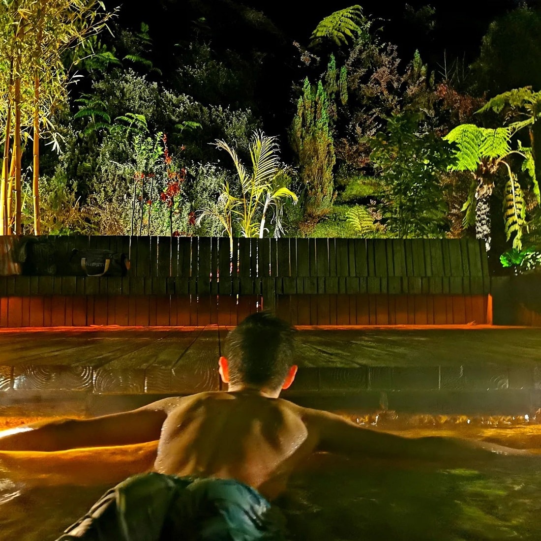 Dona Beija by night: mystic hot springs & dinner