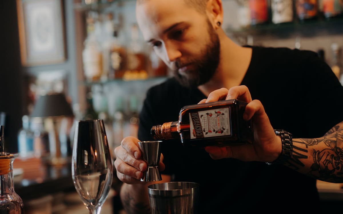 Discover mixology and taste your cocktails