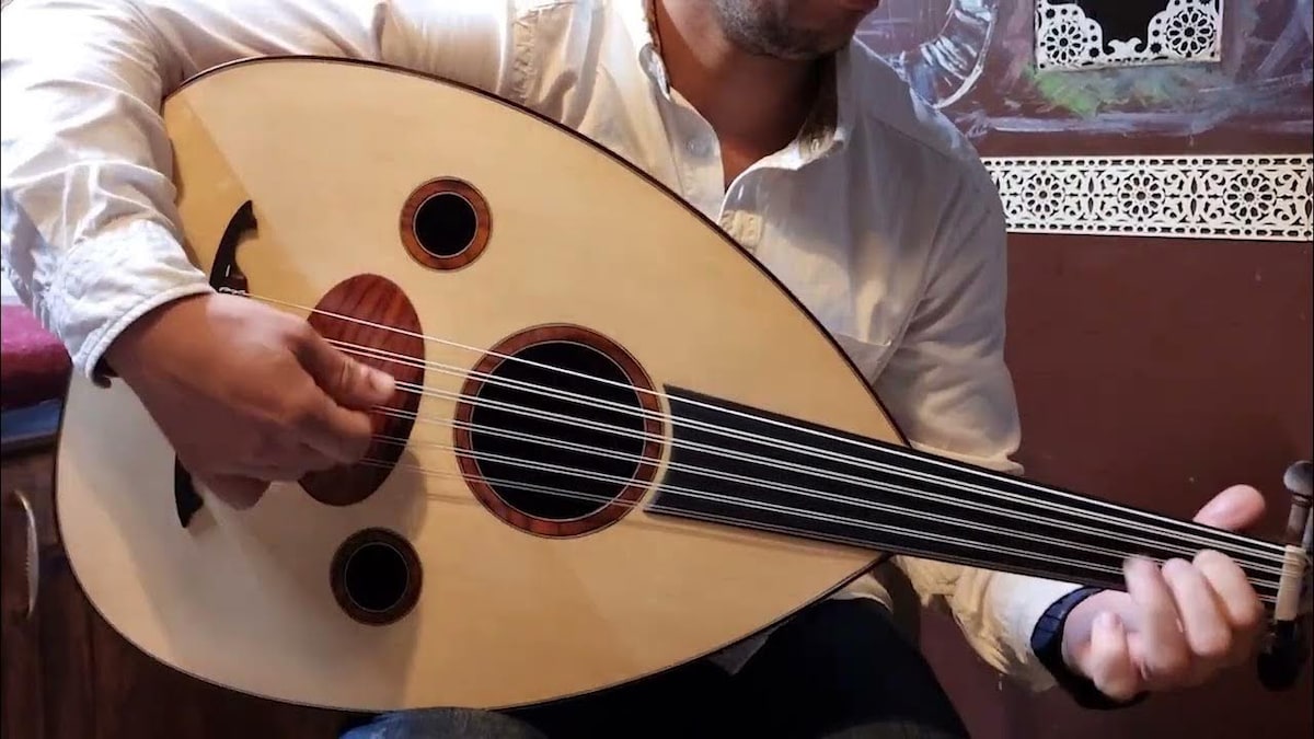 the teacher of oriental oud learned to play oud