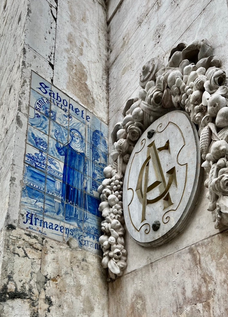 Tour with a local & licensed guide from Lisboa