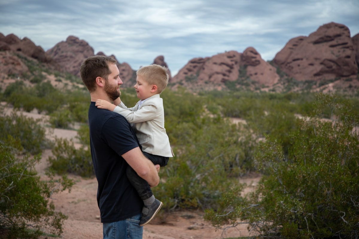 Séance photo au parc emblématique de Papago