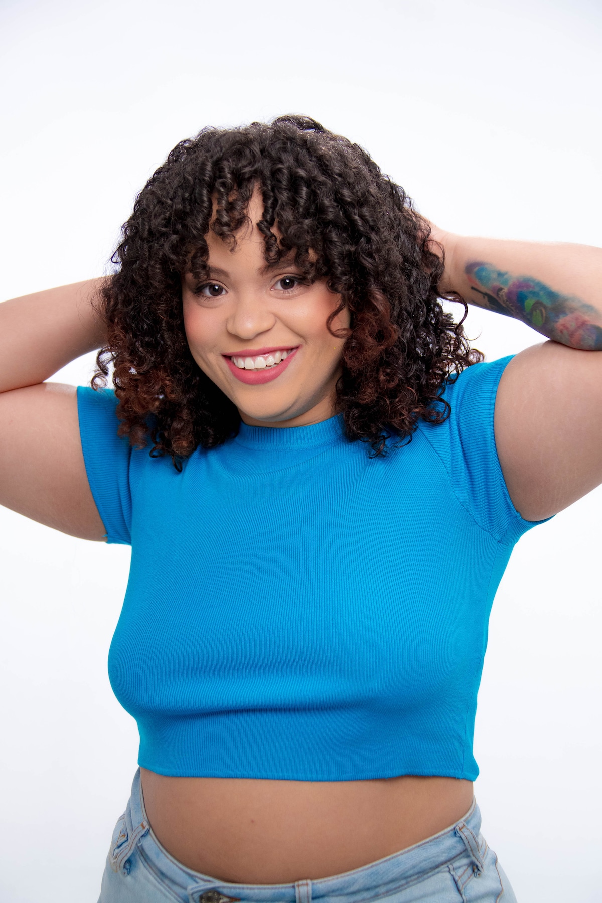 Experte en coupe Curly et balayage avec Massiel