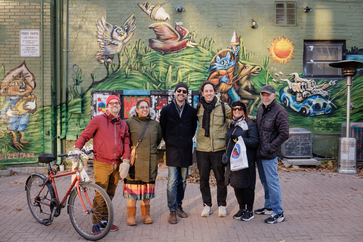 トロントの街を知る散策ツアー：中心街の隠された物語