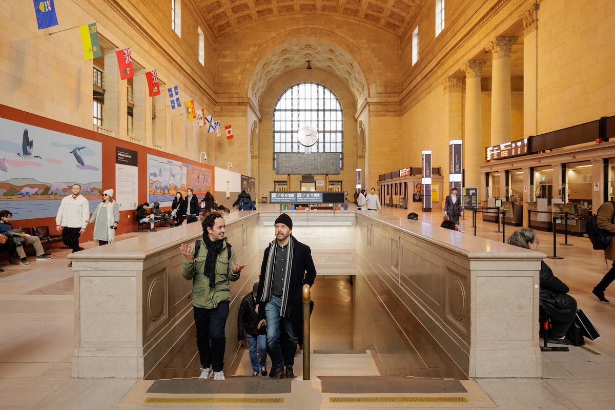 トロントの街を知る散策ツアー：中心街の隠された物語