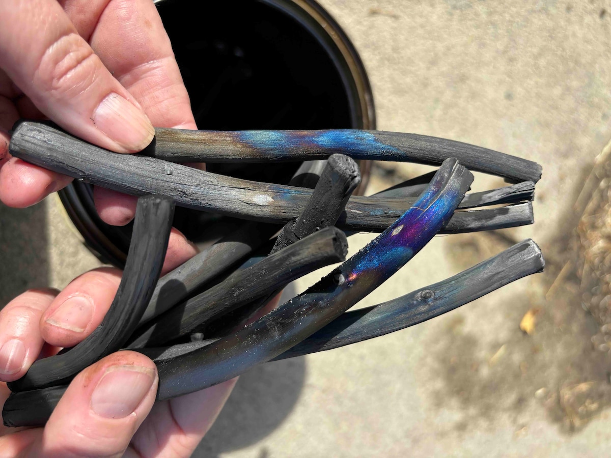 Turn willow into charcoal with local artists