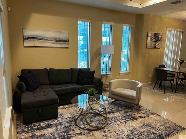 The Heights Luxury Condo 2br/2ba/2 Beds&1 Sofa Bed - McAllen, TX