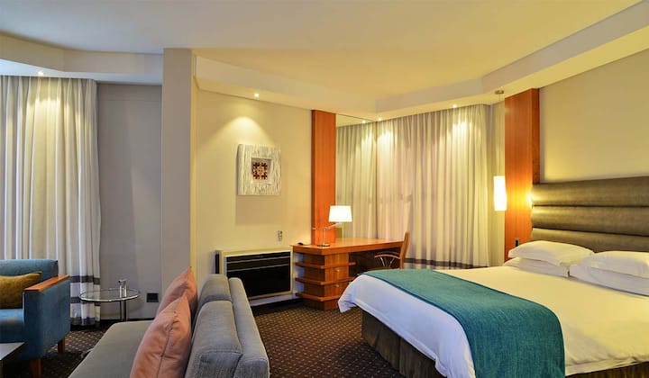 Best Hotel To Have Rest And Leisure Moment - Kempton Park
