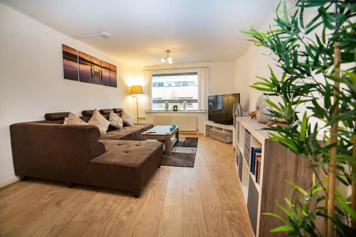 Huge 1 Bed Apartment, Nr City Centre, Free Parking - Glasgow