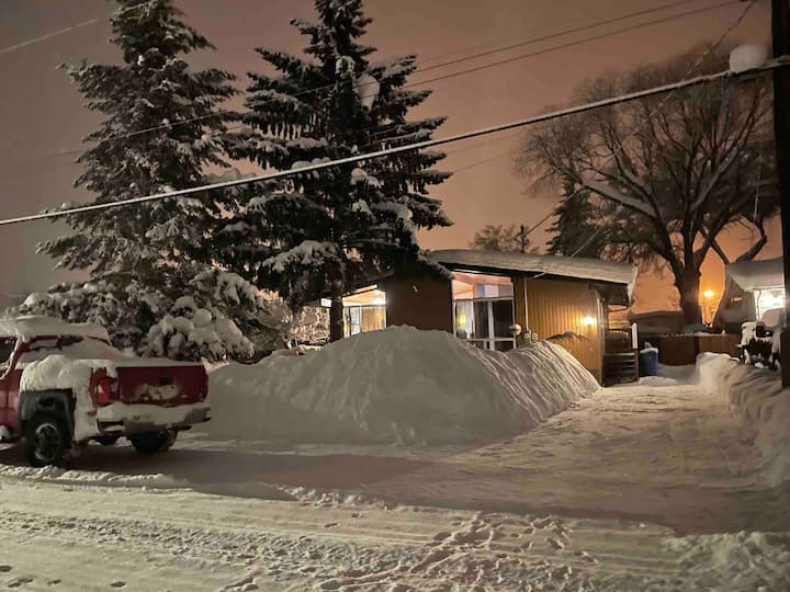 Classic Mountain Home With Hot Tub ~ Pet Friendly! - Golden