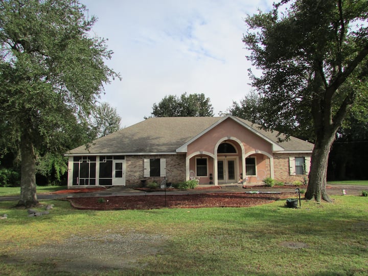 Bay Beach Hideaway-large/custom Vacation Home - Pass Christian, MS