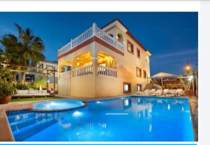Preciosa Villa Juncos En Jesús, Ibiza - Ibiza