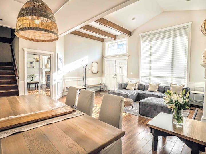 Luxury New 5-bedroom 4- Bathroom Entire House - Coquitlam