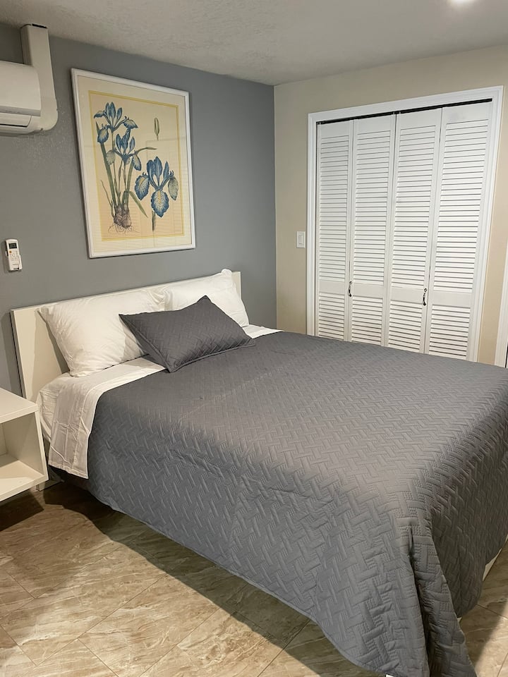 Cozy Studio With Prívate Entrance - Tampa, FL
