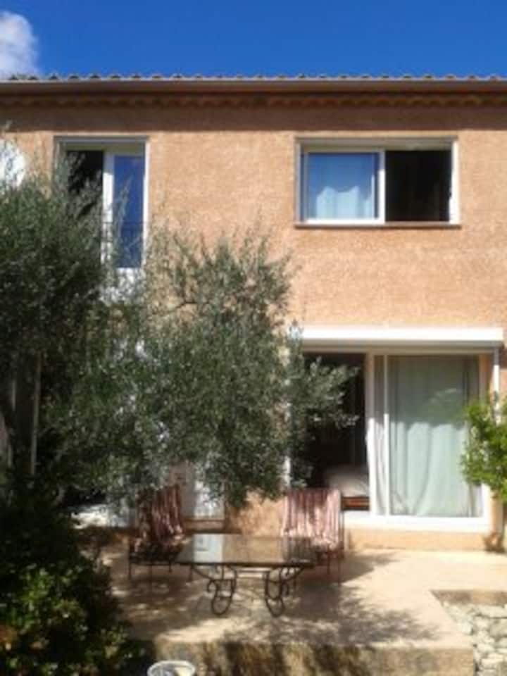 Maison à Louer à Castillon Du Gard - Castillon-du-Gard